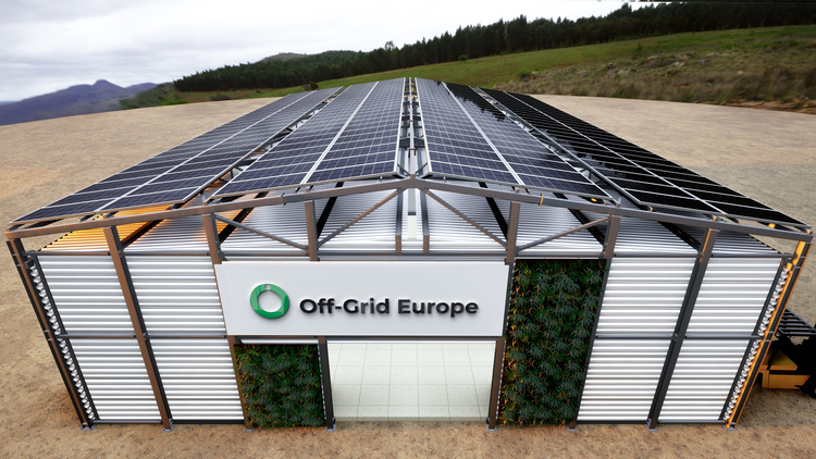 Much Cooler - Solar Powered Cooling Hall by Off-Grid Europe